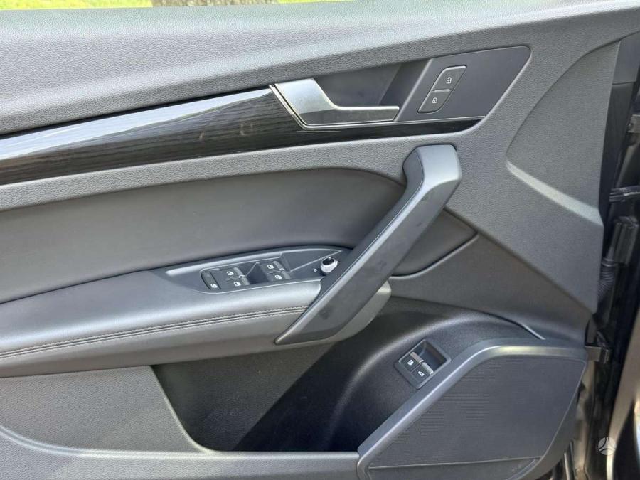 Grey Audi Q5 2020 in Ukmerge, with an engine capacity of 1.98 L and mileage of 198 thousand km for 21950 €, photo 19 on AUTOMOTO.COM.LV