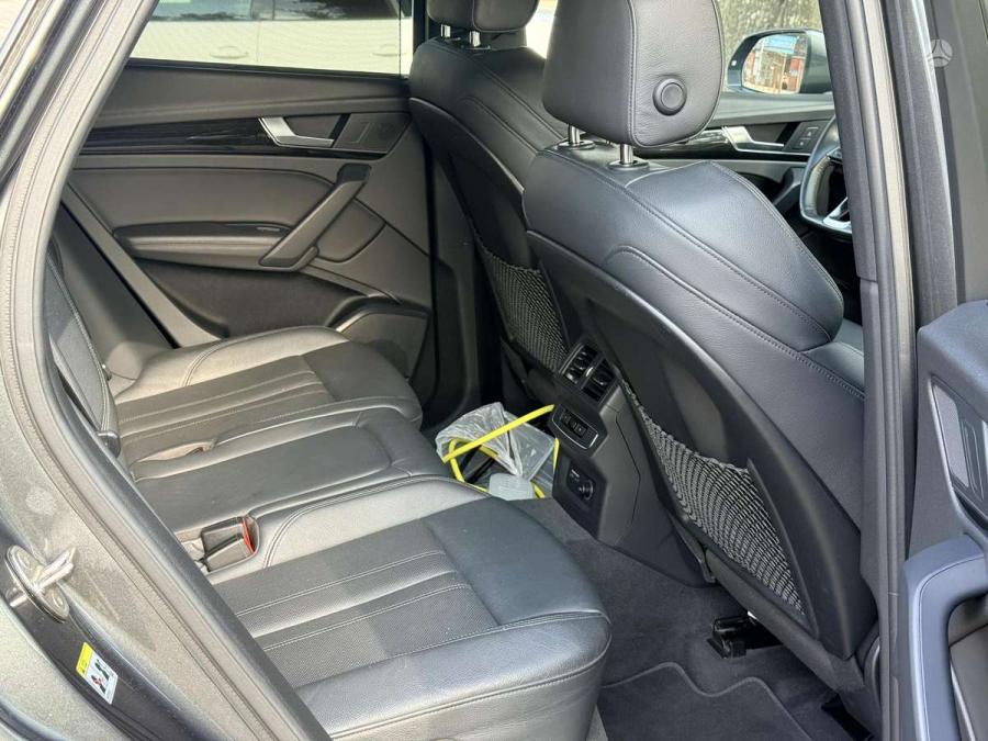 Grey Audi Q5 2020 in Ukmerge, with an engine capacity of 1.98 L and mileage of 198 thousand km for 21950 €, photo 20 on AUTOMOTO.COM.LV