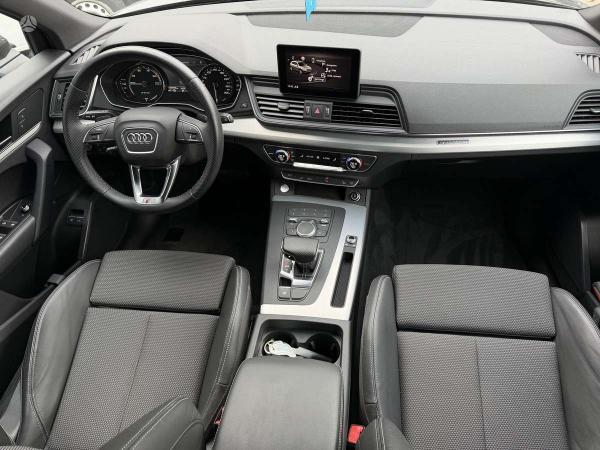 Grey Audi Q5 2020 in Kaunas, with an engine capacity of 1.98 L and mileage of 194 thousand km for 22300 €, photo 10 on AUTOMOTO.COM.LV