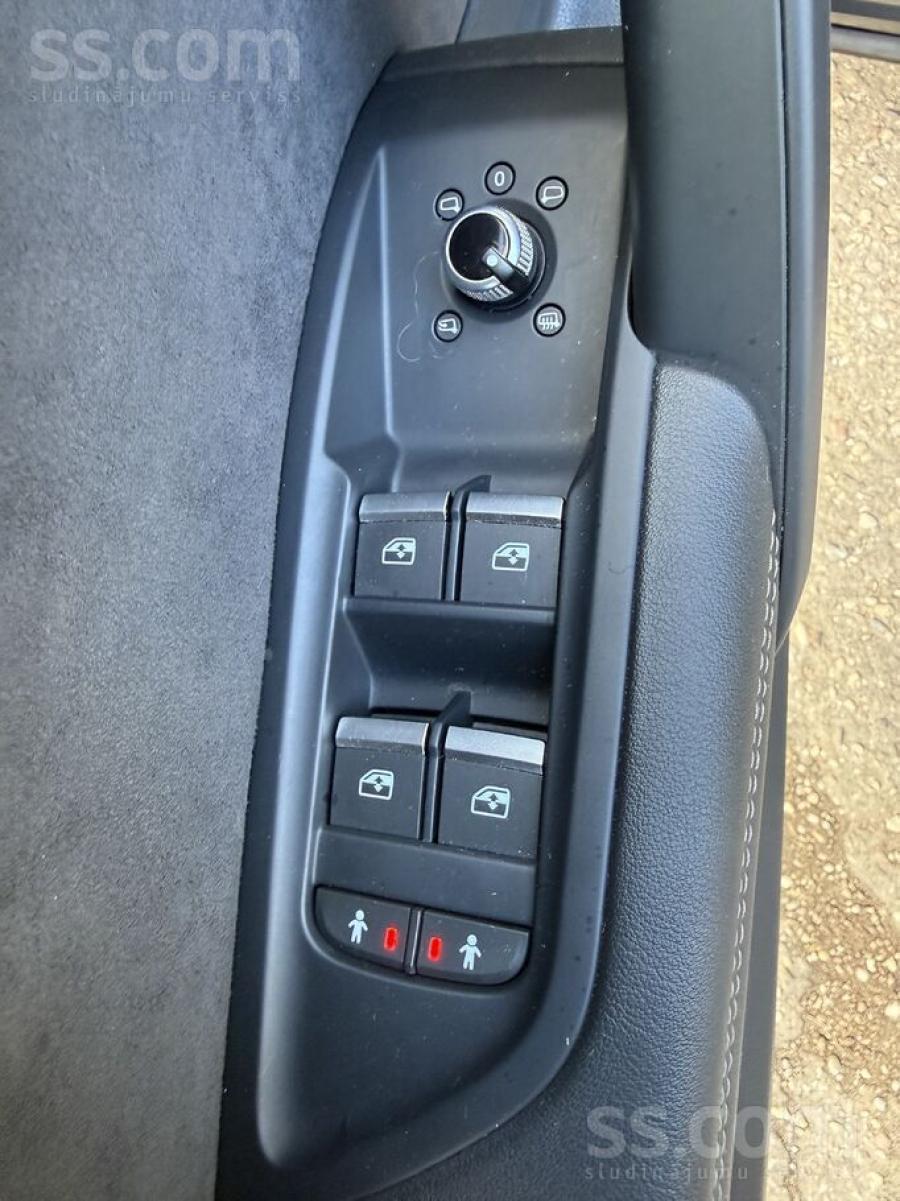Grey Audi Q5 2020 in Ogre, with an engine capacity of 2.00 L and mileage of 45 thousand km for 30900 €, photo 38 on AUTOMOTO.COM.LV