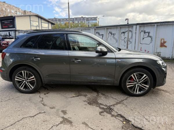 Grey Audi Q5 2020 in Ogre, with an engine capacity of 2.00 L and mileage of 45 thousand km for 30900 €, photo 5 on AUTOMOTO.COM.LV
