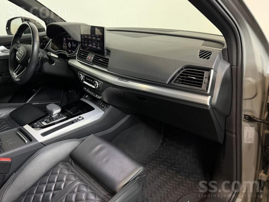Grey Audi Q5 2021 in Riga, with an engine capacity of 2.00 L and mileage of 111 thousand km for 38900 €, photo 7 on AUTOMOTO.COM.LV