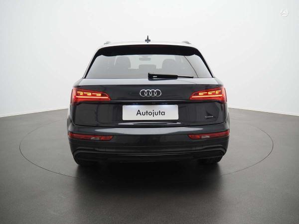 Grey Audi Q5 2021 in Vilnius, with an engine capacity of 1.98 L and mileage of 156 thousand km for 33000 €, photo 5 on AUTOMOTO.COM.LV