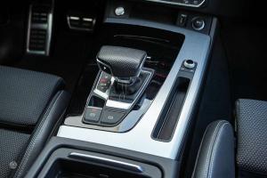 Grey Audi Q5 2021 in Kaunas, with an engine capacity of 1.97 L and mileage of 212 thousand km for 27950 €, photo 24 on AUTOMOTO.COM.LV