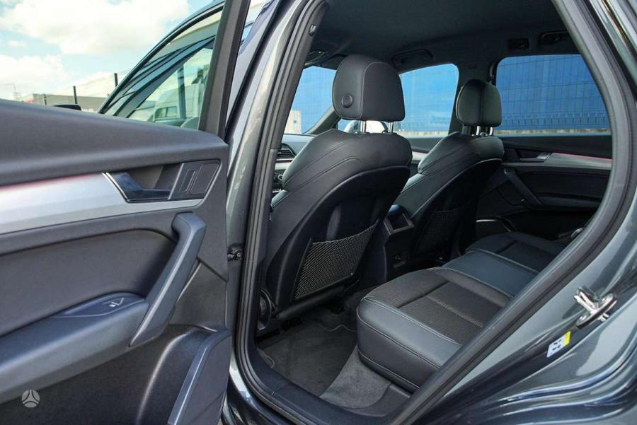Grey Audi Q5 2021 in Kaunas, with an engine capacity of 1.97 L and mileage of 212 thousand km for 27950 €, photo 34 on AUTOMOTO.COM.LV
