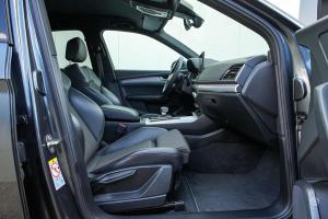 Grey Audi Q5 2021 in Kaunas, with an engine capacity of 1.97 L and mileage of 212 thousand km for 27950 €, photo 39 on AUTOMOTO.COM.LV