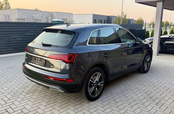 Grey Audi Q5 2021 in Vilnius, with an engine capacity of 1.98 L and mileage of 94 thousand km for 29990 €, photo 5 on AUTOMOTO.COM.LV