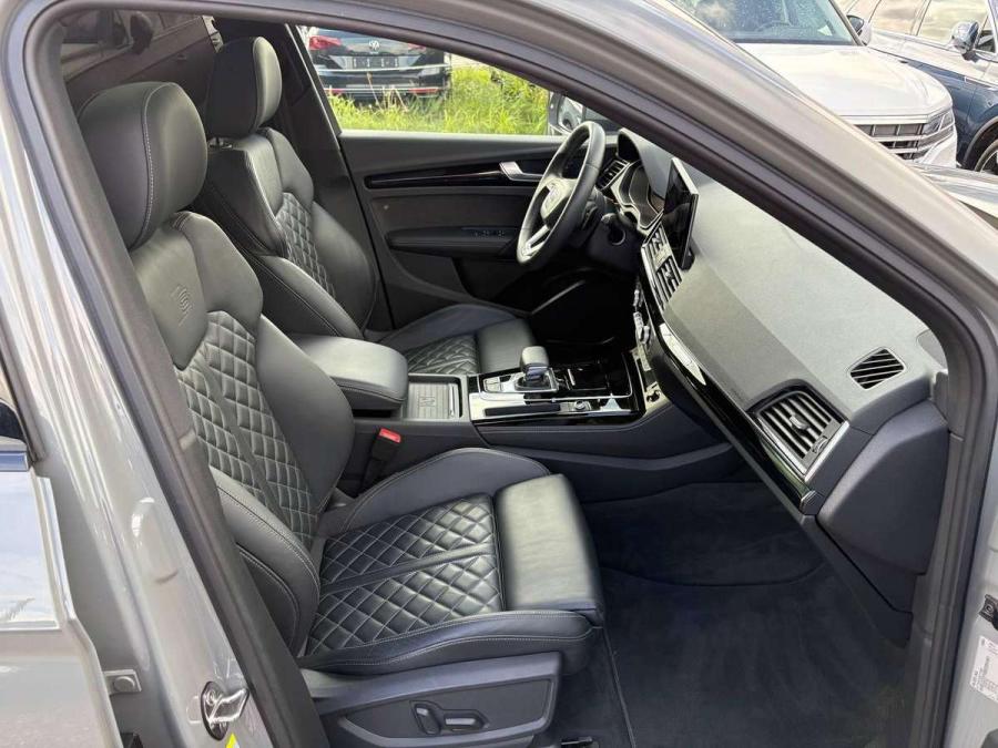 Grey Audi Q5 2021 in Vilnius, with an engine capacity of 1.98 L and mileage of 34 thousand km for 36200 €, photo 19 on AUTOMOTO.COM.LV