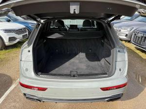 Grey Audi Q5 2021 in Vilnius, with an engine capacity of 1.98 L and mileage of 34 thousand km for 36200 €, photo 30 on AUTOMOTO.COM.LV