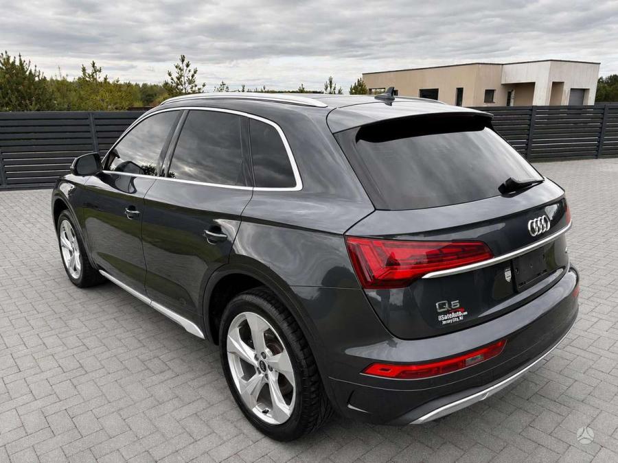 Grey Audi Q5 2021 in Mazeikiai, with an engine capacity of 1.98 L and mileage of 240 thousand km for 20100 €, photo 4 on AUTOMOTO.COM.LV