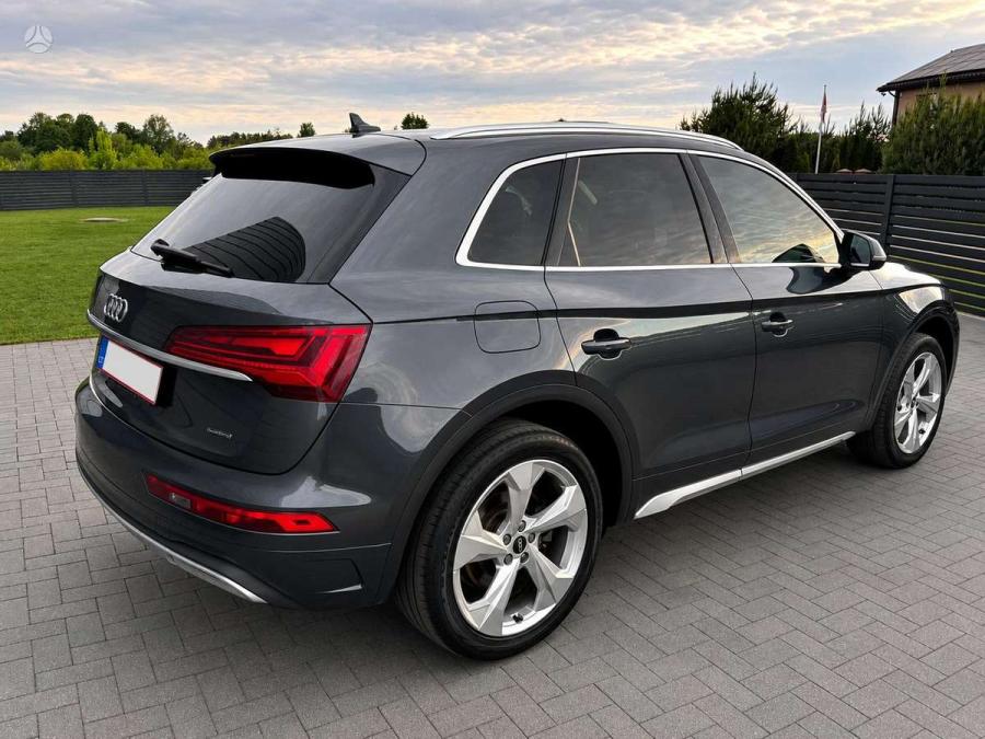 Grey Audi Q5 2021 in Mazeikiai, with an engine capacity of 1.98 L and mileage of 240 thousand km for 20100 €, photo 5 on AUTOMOTO.COM.LV