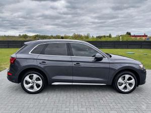 Grey Audi Q5 2021 in Mazeikiai, with an engine capacity of 1.98 L and mileage of 240 thousand km for 20100 €, photo 6 on AUTOMOTO.COM.LV