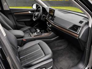 Grey Audi Q5 2021 in Mazeikiai, with an engine capacity of 1.98 L and mileage of 240 thousand km for 20100 €, photo 9 on AUTOMOTO.COM.LV
