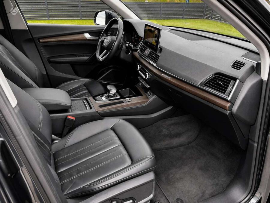 Grey Audi Q5 2021 in Mazeikiai, with an engine capacity of 1.98 L and mileage of 240 thousand km for 20100 €, photo 9 on AUTOMOTO.COM.LV