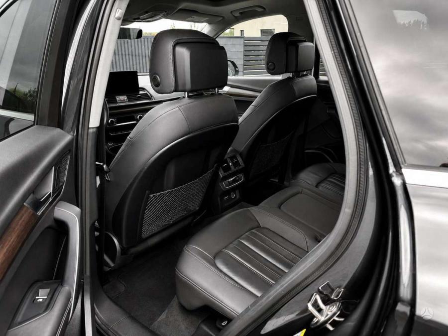 Grey Audi Q5 2021 in Mazeikiai, with an engine capacity of 1.98 L and mileage of 240 thousand km for 20100 €, photo 10 on AUTOMOTO.COM.LV