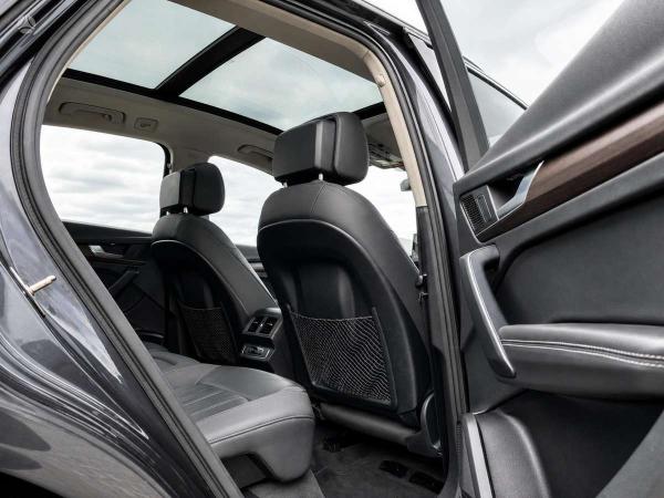 Grey Audi Q5 2021 in Mazeikiai, with an engine capacity of 1.98 L and mileage of 240 thousand km for 20100 €, photo 10 on AUTOMOTO.COM.LV