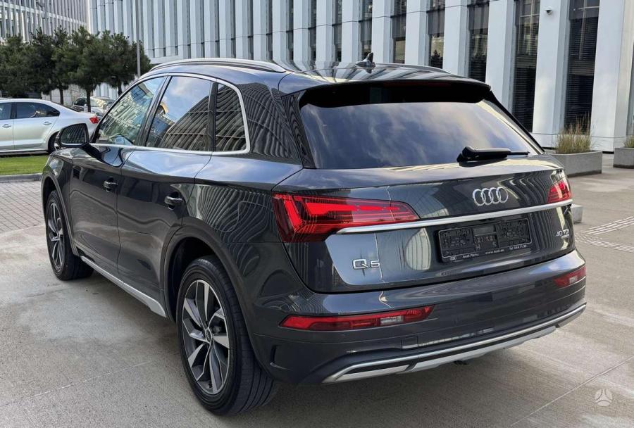 Grey Audi Q5 2021 in Vilnius, with an engine capacity of 1.98 L and mileage of 281 thousand km for 23100 €, photo 7 on AUTOMOTO.COM.LV