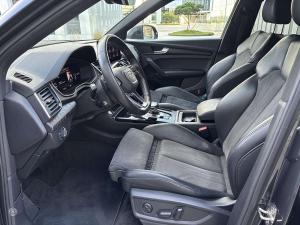 Grey Audi Q5 2021 in Vilnius, with an engine capacity of 1.98 L and mileage of 281 thousand km for 23100 €, photo 9 on AUTOMOTO.COM.LV