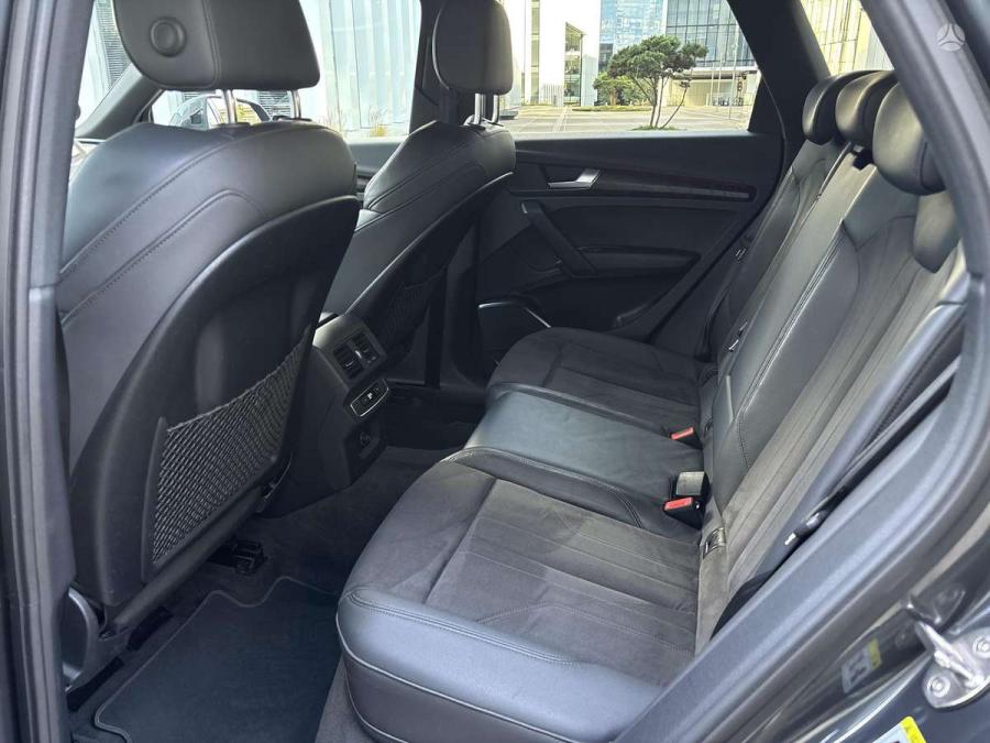Grey Audi Q5 2021 in Vilnius, with an engine capacity of 1.98 L and mileage of 281 thousand km for 23100 €, photo 10 on AUTOMOTO.COM.LV