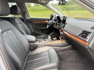 Grey Audi Q5 2021 in Vilnius, with an engine capacity of 1.98 L and mileage of 57 thousand km for 28900 €, photo 17 on AUTOMOTO.COM.LV