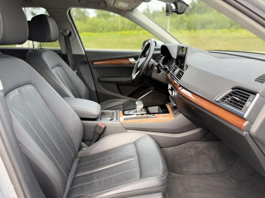 Grey Audi Q5 2021 in Vilnius, with an engine capacity of 1.98 L and mileage of 57 thousand km for 28900 €, photo 17 on AUTOMOTO.COM.LV