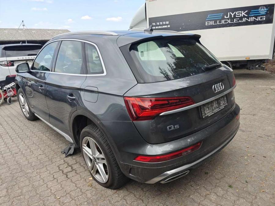 Grey Audi Q5 2021 in Mazeikiai, with an engine capacity of 1.98 L and mileage of 125 thousand km for 18999 €, photo 3 on AUTOMOTO.COM.LV