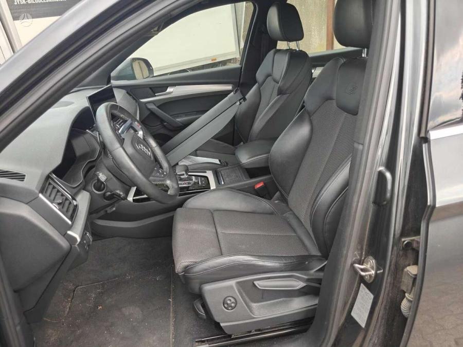 Grey Audi Q5 2021 in Mazeikiai, with an engine capacity of 1.98 L and mileage of 125 thousand km for 18999 €, photo 9 on AUTOMOTO.COM.LV