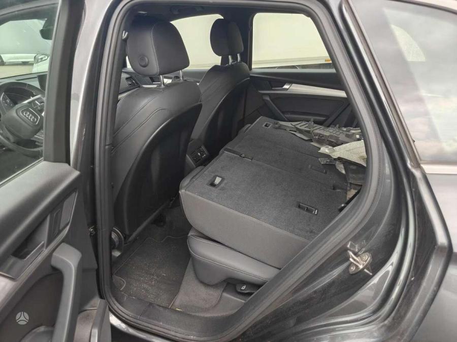 Grey Audi Q5 2021 in Mazeikiai, with an engine capacity of 1.98 L and mileage of 125 thousand km for 18999 €, photo 13 on AUTOMOTO.COM.LV