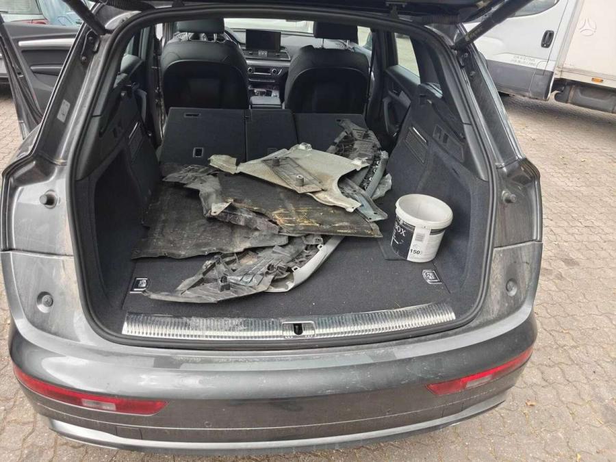 Grey Audi Q5 2021 in Mazeikiai, with an engine capacity of 1.98 L and mileage of 125 thousand km for 18999 €, photo 14 on AUTOMOTO.COM.LV