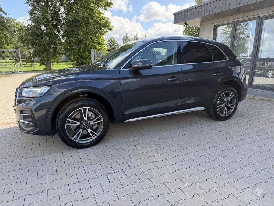 Grey Audi Q5 2021 in Siauliai, with an engine capacity of 1.97 L and mileage of 162 thousand km for 32990 €, photo 4 on AUTOMOTO.COM.LV