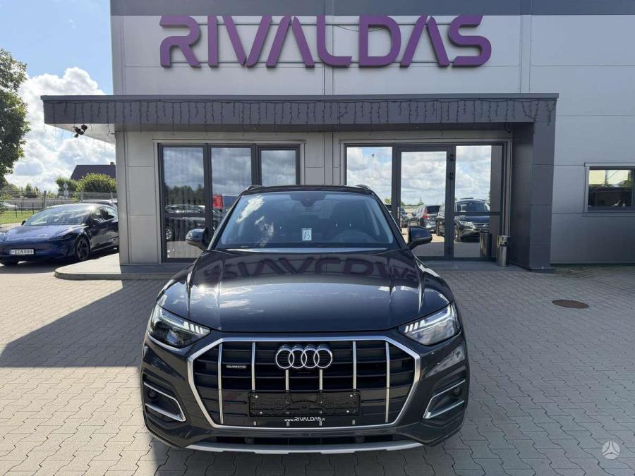 Grey Audi Q5 2021 in Siauliai, with an engine capacity of 1.97 L and mileage of 162 thousand km for 32990 €, photo 5 on AUTOMOTO.COM.LV