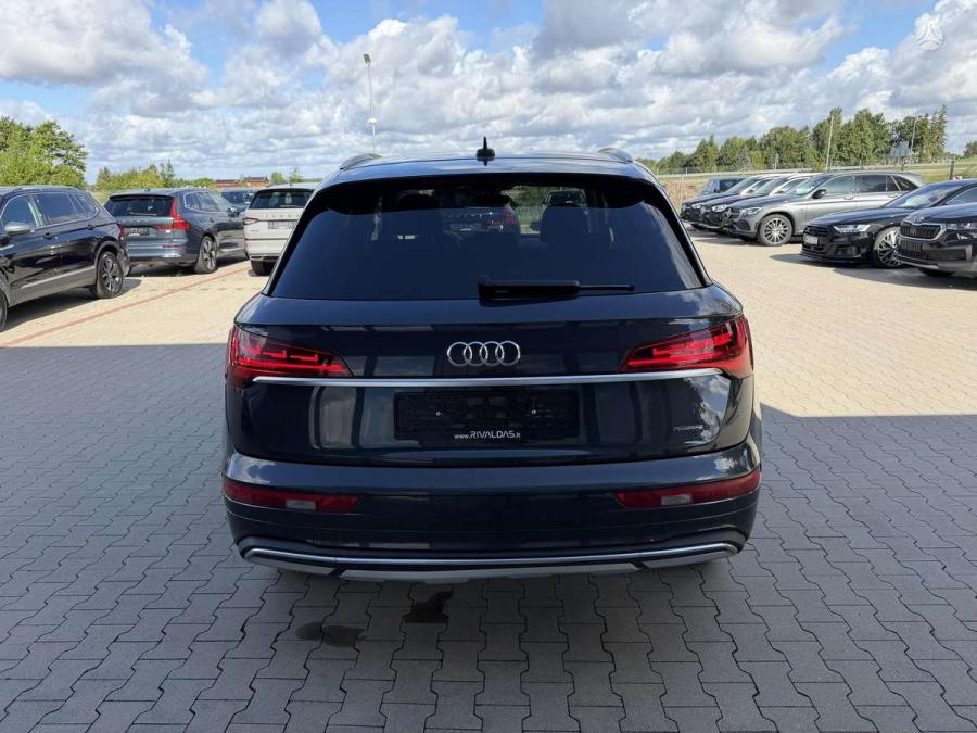 Grey Audi Q5 2021 in Siauliai, with an engine capacity of 1.97 L and mileage of 162 thousand km for 32990 €, photo 10 on AUTOMOTO.COM.LV
