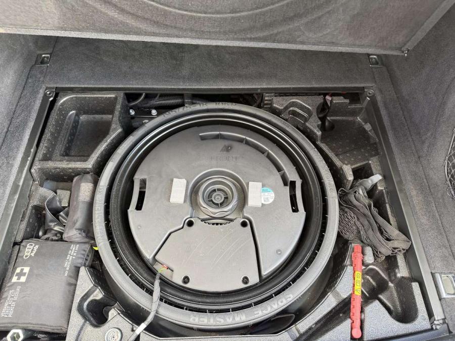 Grey Audi Q5 2021 in Siauliai, with an engine capacity of 1.97 L and mileage of 162 thousand km for 32990 €, photo 22 on AUTOMOTO.COM.LV