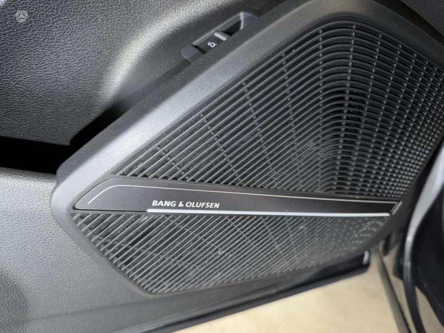 Grey Audi Q5 2021 in Siauliai, with an engine capacity of 1.97 L and mileage of 162 thousand km for 32990 €, photo 30 on AUTOMOTO.COM.LV