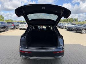Grey Audi Q5 2021 in Siauliai, with an engine capacity of 1.97 L and mileage of 162 thousand km for 32990 €, photo 37 on AUTOMOTO.COM.LV