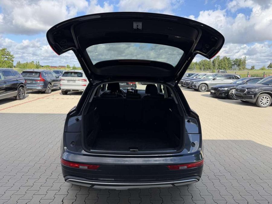 Grey Audi Q5 2021 in Siauliai, with an engine capacity of 1.97 L and mileage of 162 thousand km for 32990 €, photo 37 on AUTOMOTO.COM.LV