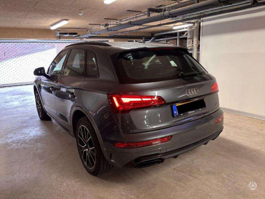 Grey Audi Q5 2021 in Vilnius, with an engine capacity of 2.00 L and mileage of 43 thousand km for 35950 €, photo 3 on AUTOMOTO.COM.LV