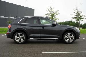 Grey Audi Q5 2021 in Vilnius, with an engine capacity of 1.98 L and mileage of 17 thousand km for 31500 €, photo 4 on AUTOMOTO.COM.LV