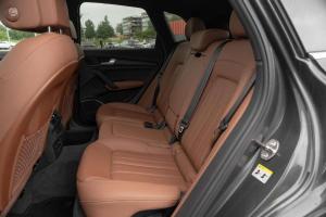 Grey Audi Q5 2021 in Vilnius, with an engine capacity of 1.98 L and mileage of 17 thousand km for 31500 €, photo 12 on AUTOMOTO.COM.LV