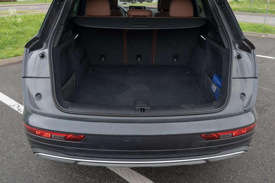Grey Audi Q5 2021 in Vilnius, with an engine capacity of 1.98 L and mileage of 17 thousand km for 31500 €, photo 13 on AUTOMOTO.COM.LV