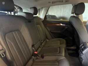 Pelēks Audi Q5 2021 Kauņa, ar dzinēja tilpumu 1.98 L un nobraukumu 64 tūkst. km par 26990 €, foto 23 vietnē AUTOMOTO.COM.LV