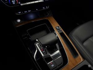 Pelēks Audi Q5 2021 Kauņa, ar dzinēja tilpumu 1.98 L un nobraukumu 64 tūkst. km par 26990 €, foto 24 vietnē AUTOMOTO.COM.LV