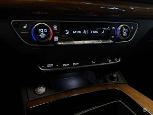 Pelēks Audi Q5 2021 Kauņa, ar dzinēja tilpumu 1.98 L un nobraukumu 64 tūkst. km par 26990 €, foto 26 vietnē AUTOMOTO.COM.LV