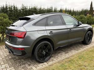 Pelēks Audi Q5 2022 Alīta, ar dzinēja tilpumu 2.00 L un nobraukumu 67 tūkst. km par 35500 €, foto 4 vietnē AUTOMOTO.COM.LV
