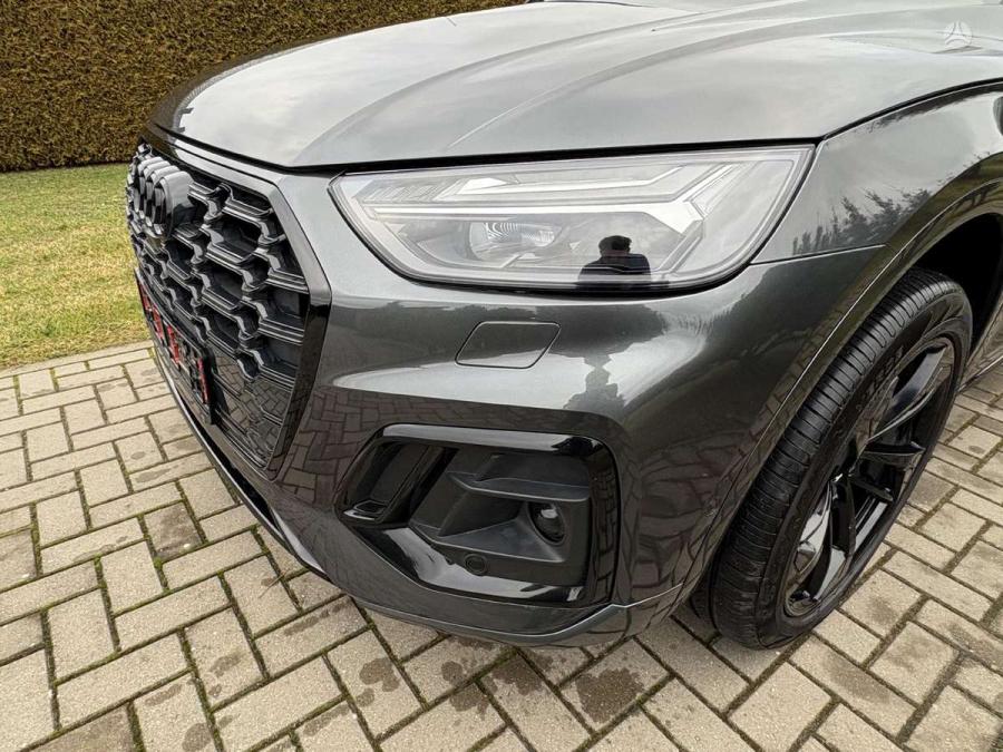 Pelēks Audi Q5 2022 Alīta, ar dzinēja tilpumu 2.00 L un nobraukumu 67 tūkst. km par 35500 €, foto 16 vietnē AUTOMOTO.COM.LV