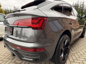 Pelēks Audi Q5 2022 Alīta, ar dzinēja tilpumu 2.00 L un nobraukumu 67 tūkst. km par 35500 €, foto 22 vietnē AUTOMOTO.COM.LV