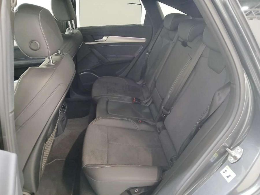 Grey Audi Q5 2022 in Vilnius, with an engine capacity of 2.00 L and mileage of 112 thousand km for 34690 €, photo 10 on AUTOMOTO.COM.LV