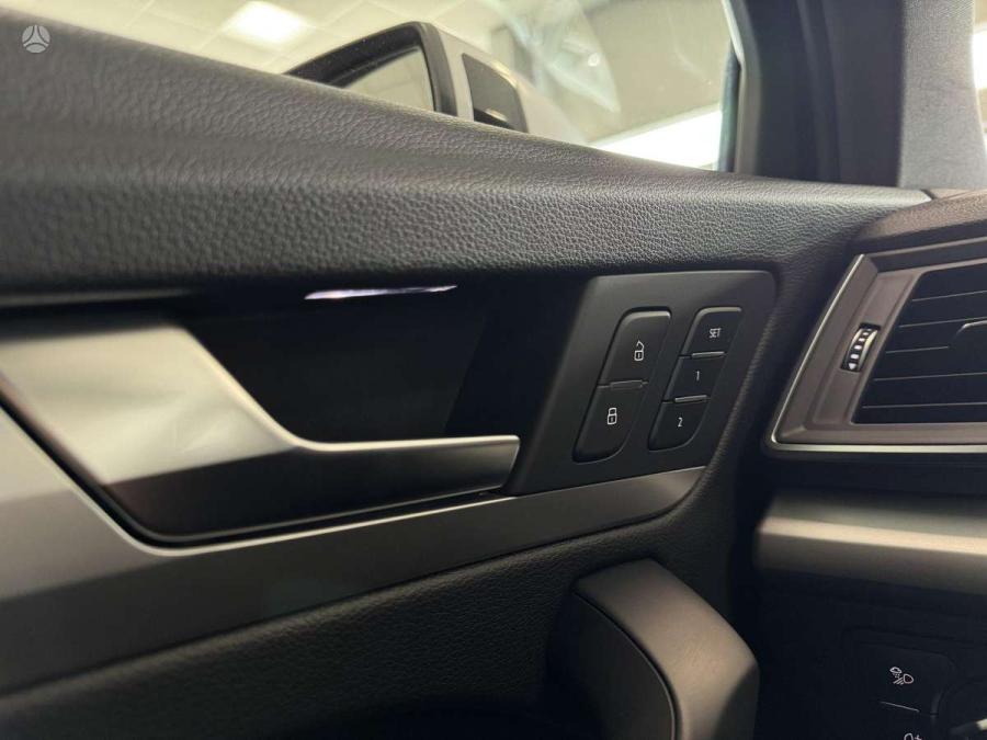 Grey Audi Q5 2022 in Vilnius, with an engine capacity of 2.00 L and mileage of 149 thousand km for 32555 €, photo 11 on AUTOMOTO.COM.LV
