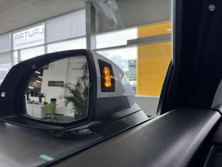 Grey Audi Q5 2022 in Vilnius, with an engine capacity of 2.00 L and mileage of 149 thousand km for 32555 €, photo 12 on AUTOMOTO.COM.LV