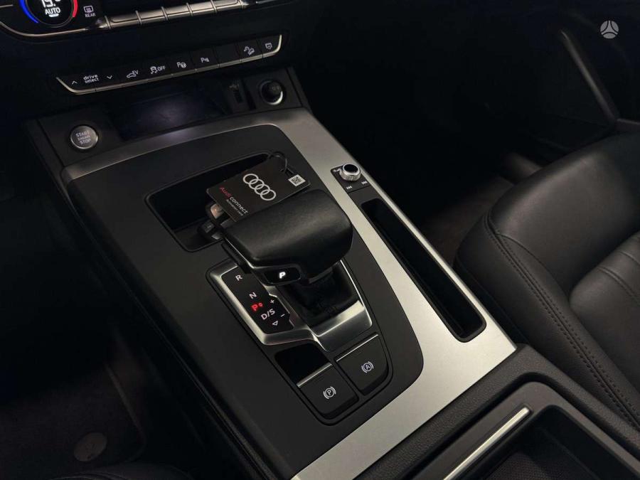 Grey Audi Q5 2022 in Vilnius, with an engine capacity of 2.00 L and mileage of 149 thousand km for 32555 €, photo 18 on AUTOMOTO.COM.LV